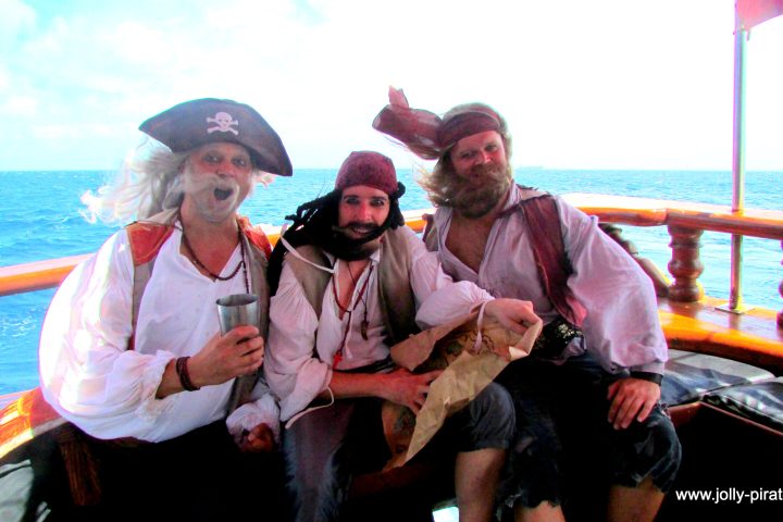 Aruba Dinner Cruise and Sunset Booze Cruise | Jolly Pirates